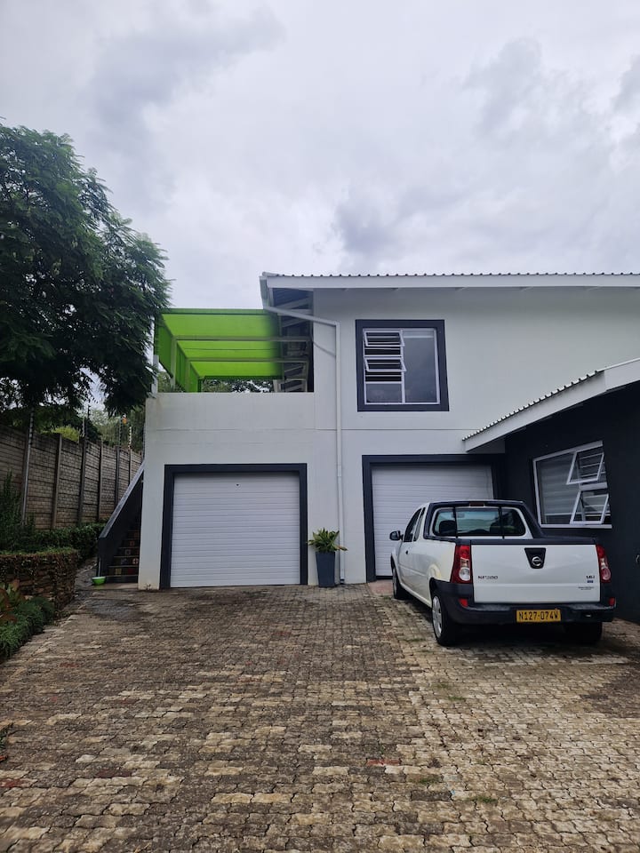 Spacious Family Home In Suiderhof - Windhoek