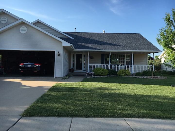 This Is The Perfect Home To Stay In For Eaa - Oshkosh, WI