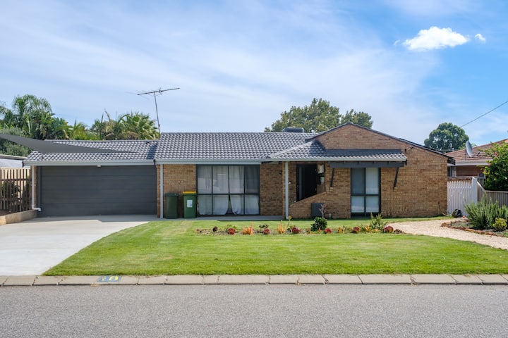 Backyard Oasis - 3-bed Home Close To Train Station - Mandurah