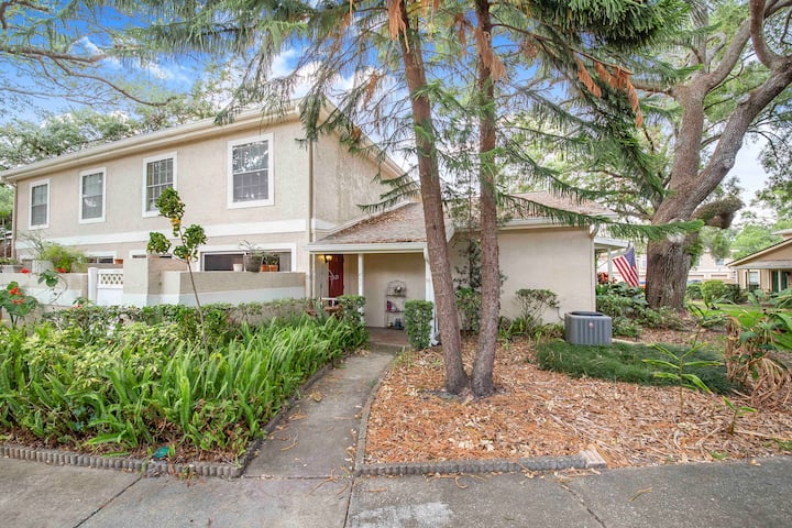 Tita's Tampa Townhouse - Usf & Free Parking - Temple Terrace