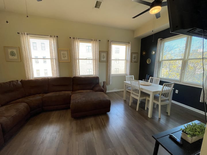 Urban 2br Near Light Rail – Easy Nyc Access - 澤西市