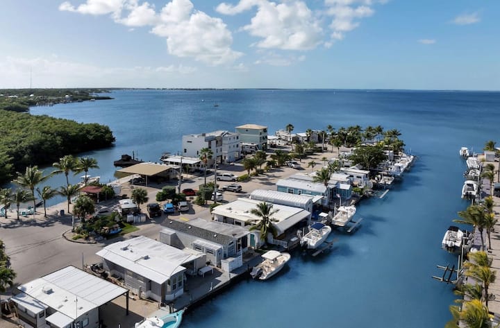 Coral Dolphin Cottage Waterfront - Key Largo, FL