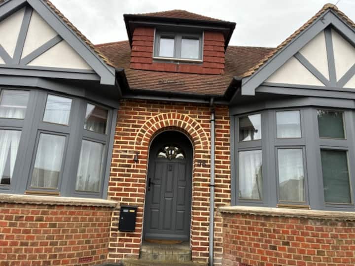 The Back Garden Annex – Welcoming And Witty - Gillingham