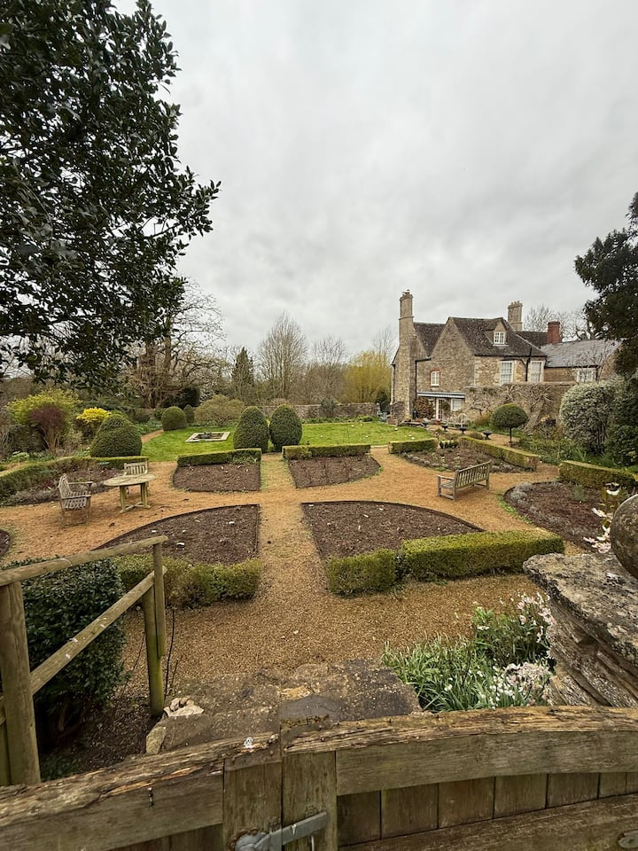 Dove House Stables - In The Heart Of Oxford - Oxford