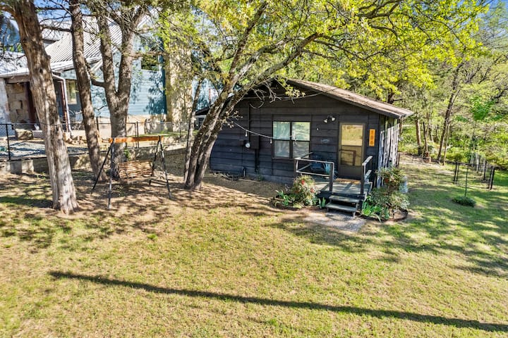 Cedar Bayou Hideaway With Hot Tub. Sleeps 4. - Lake Texoma