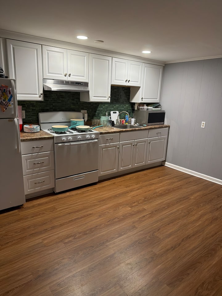 Cozy Downtown Albany Apartment - Albany, NY