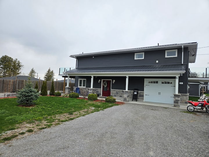 Sturgeon Lake Beach House - Lindsay