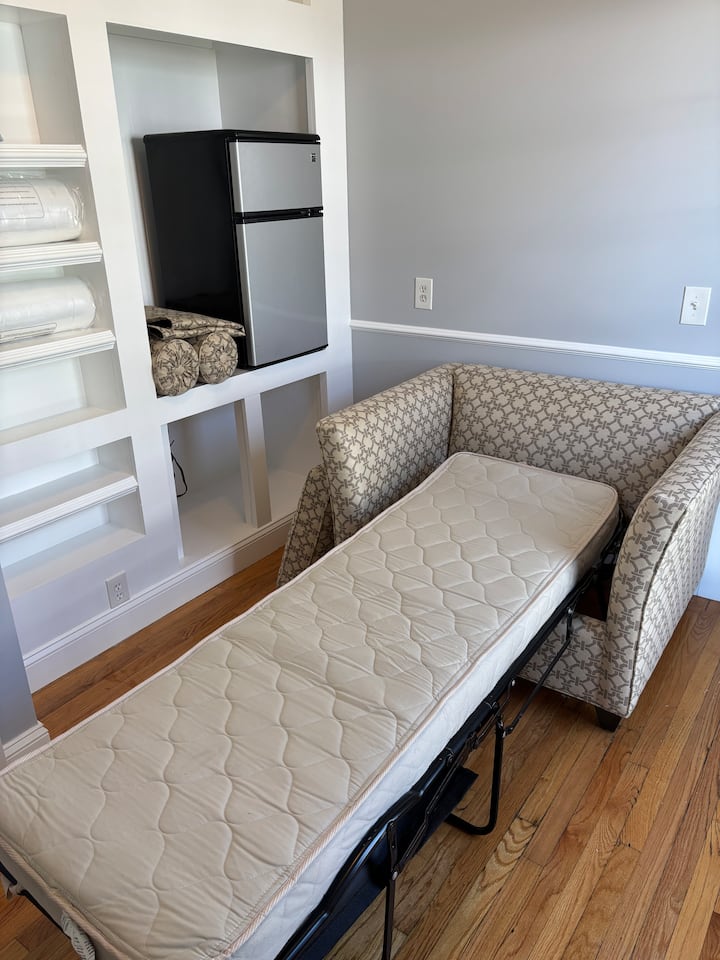 *Mel’s Hideaway*
World Cup Host 
Near The Beach - Hull, MA