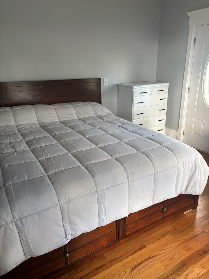 *Mel’s Hideaway*
World Cup Host 
Near The Beach - Hull, MA