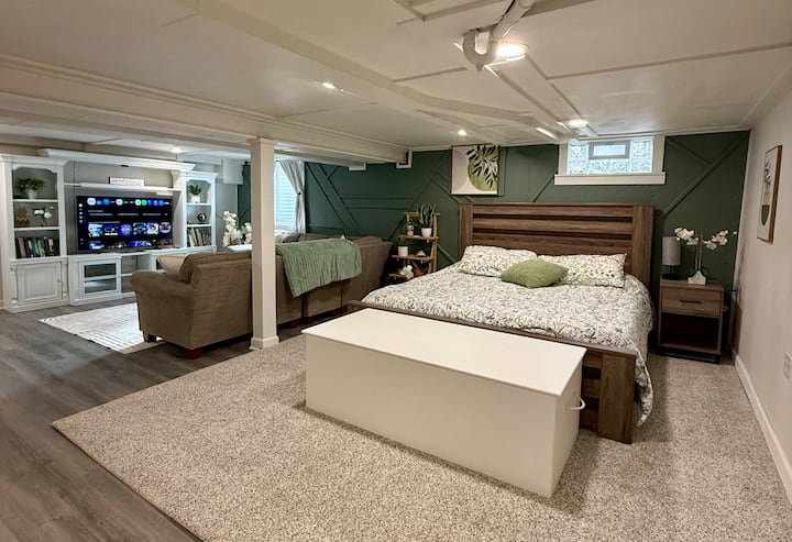 Cozy Open Concept Studio Near Downtown - Grand Rapids, MI