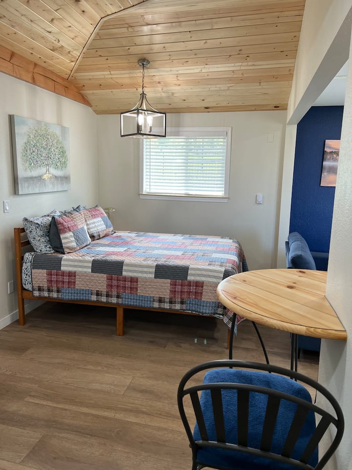 Holly House In Sequim - Sequim, WA