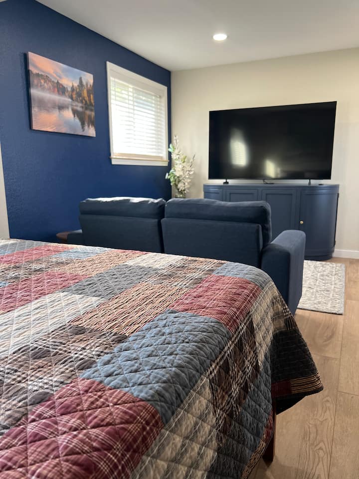 Holly House In Sequim - Sequim, WA