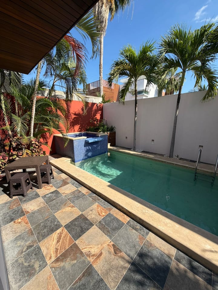 Casa Enorme De 6 Recamaras A 5 Min De La Zona H - Cancún