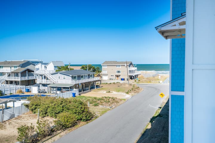 Luxe Bayfront Retreat | Wraparound Porch - Virginia Beach, VA