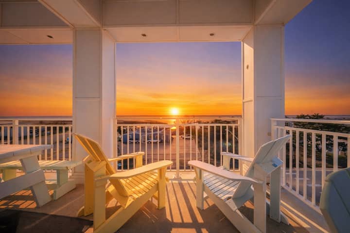 Luxe Bayfront Beach Retreat | Wraparound Porch - バージニア・ビーチ, VA