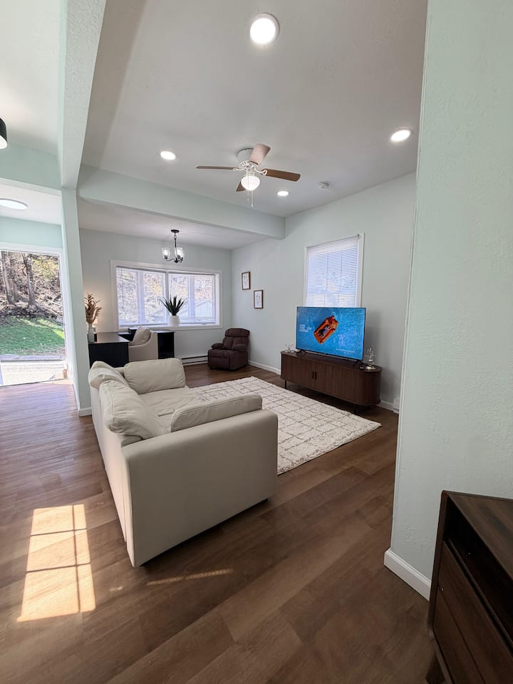 •Casa Confortável, Completa Para Sua Estadia - California, PA