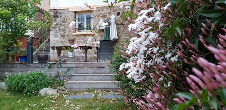 Studio En Rez-de Jardin D'une Maison Meulière. - Gentilly
