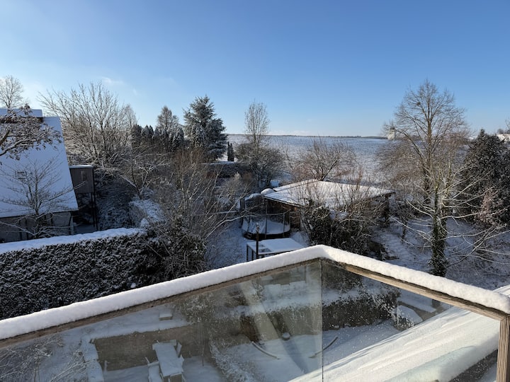 Huge 4-bedroom Loft - Wels