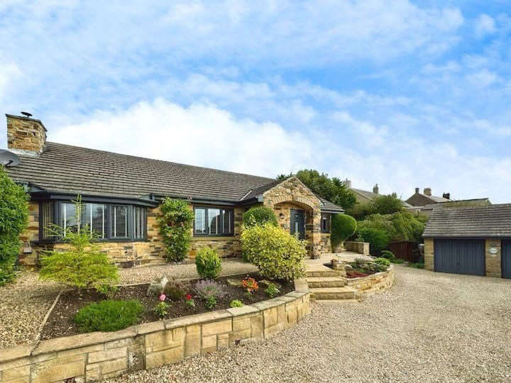 Cosy Hadrian’s Wall Bungalow: Walk, Bus, & Pubs! - Hexham