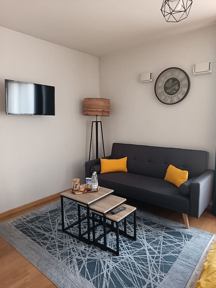 Studio Avec Parking. Tram A /E. Proche Bordeaux - Cenon