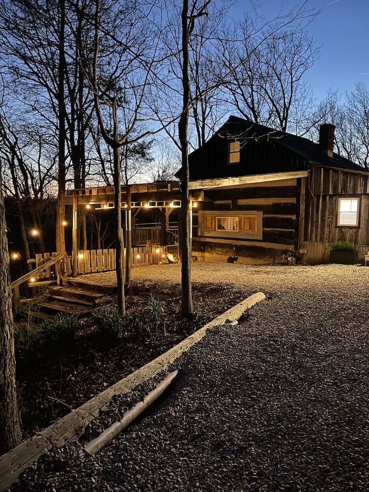 Hidden Hill Chalet - Paoli Peaks, IN