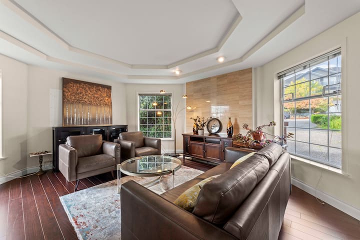 Spacious 3br Family Home In Quiet Coquitlam - Coquitlam