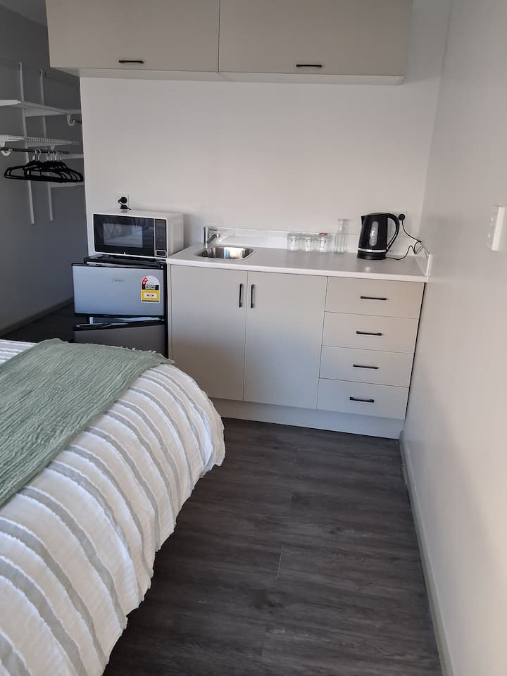 Welcome To Pye's Pa Gem. - Tauranga