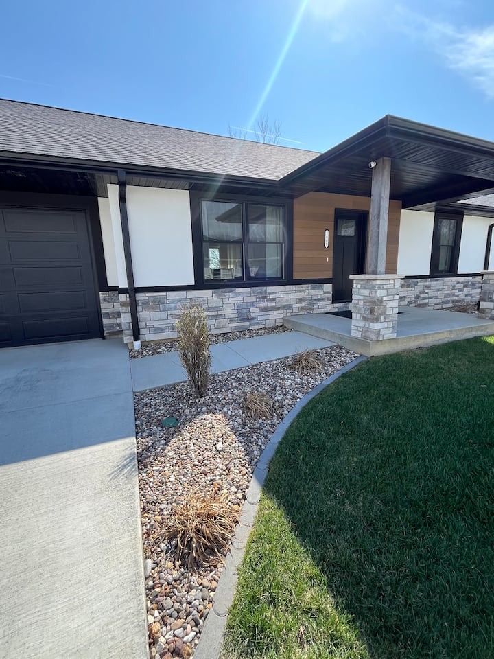 Three Bedroom Contemporary Condo - Quincy, IL