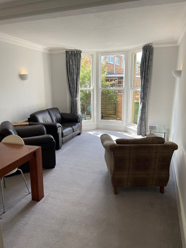 Stunning Light Filled 2 Bed Victorian Apartment - Cambridgeshire