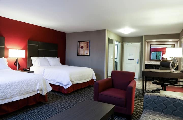 2 Queen Sofa Bed Hotel Room W/ Parking & Breakfast - Temecula, CA