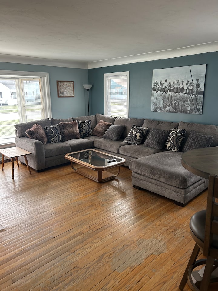 Newly Remodeled 2 Bedroom Ranch. 30 Days /Up Rent. - Grand Rapids, MI