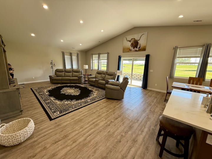 Beautiful Home On The Golf Course! - Moses Lake, WA