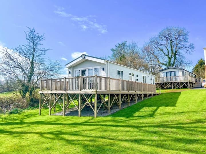 No 53 Artisan Lodge - Wales