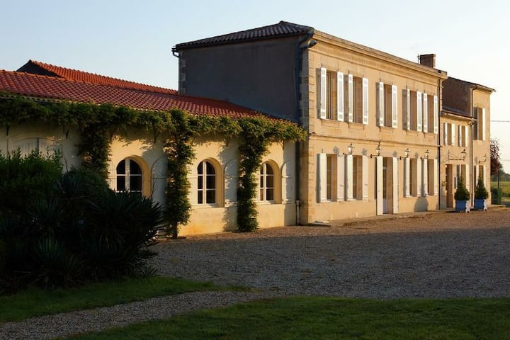 6 Chambres De Charme Au Château La Clare - - Mortagne-sur-Gironde