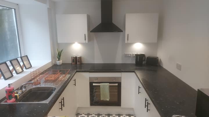 Newly Renovated Swansea Property With Free Parking - Swansea, UK