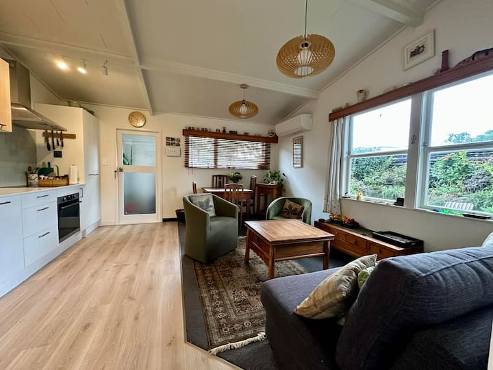 Tranquil Taipari Cottage - Raglan