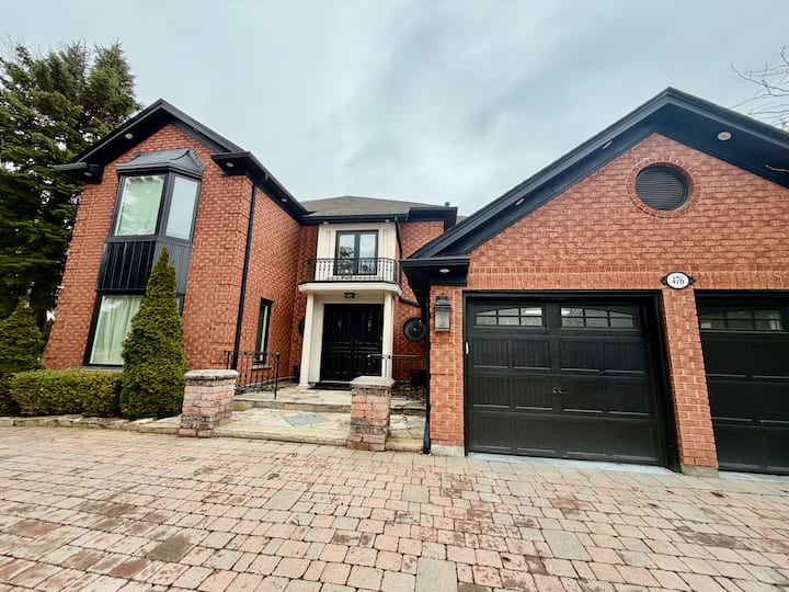 Luxury Detached Home Near Vaughan Mills & Transit - Vaughan