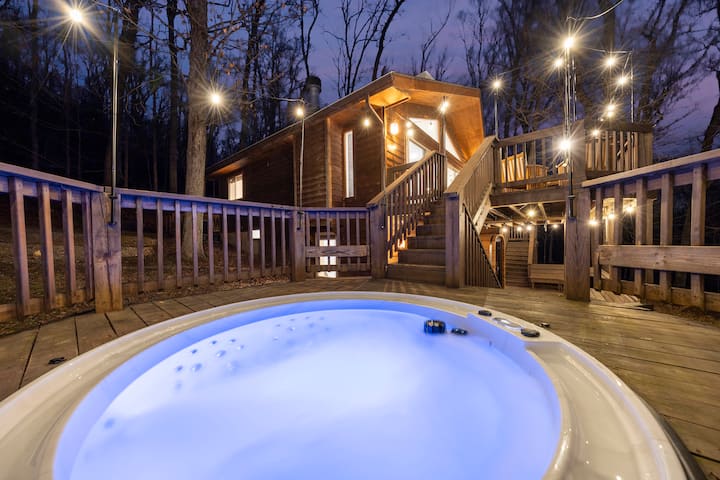 Forest Spa Retreat | Hot Tub, Sauna, Hike, Relax - Great Cacapon, WV