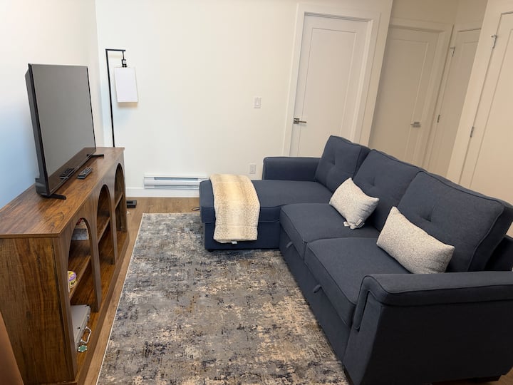1br Suite | Private Entry + Laundry | Near Shops - Calgary
