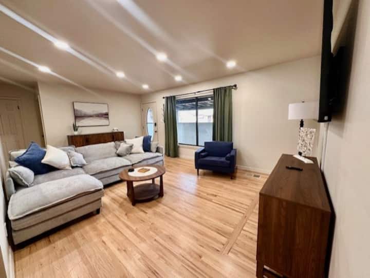 Clean & Comfy Stay! Hot Tub Nights Included! - Tilt, Farmington