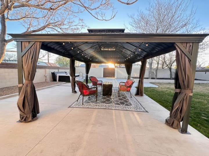 Clean & Comfy Stay! Hot Tub Nights Included! - Farmington, NM