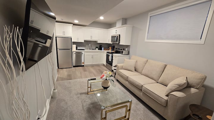 Cozy 2-bedroom Basement Suite - Calgary