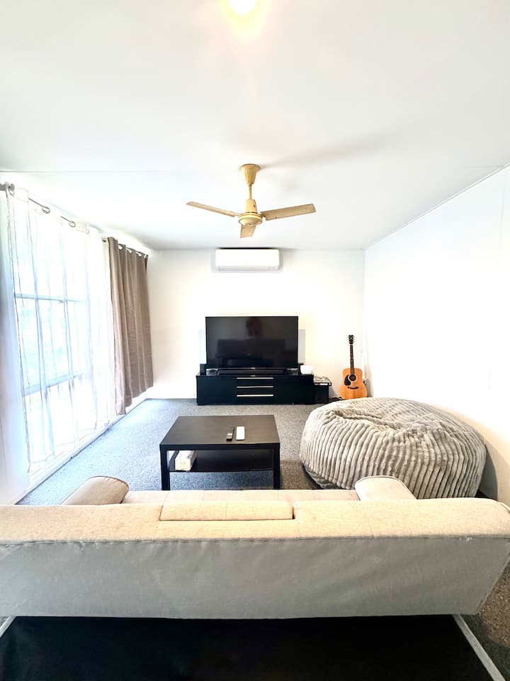 Coastal Stay Near Beach | Pet Friendly - Lakes Entrance