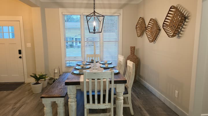 Modern 3 Bedroom Home With Tesla Charging Station. - Kennesaw, GA