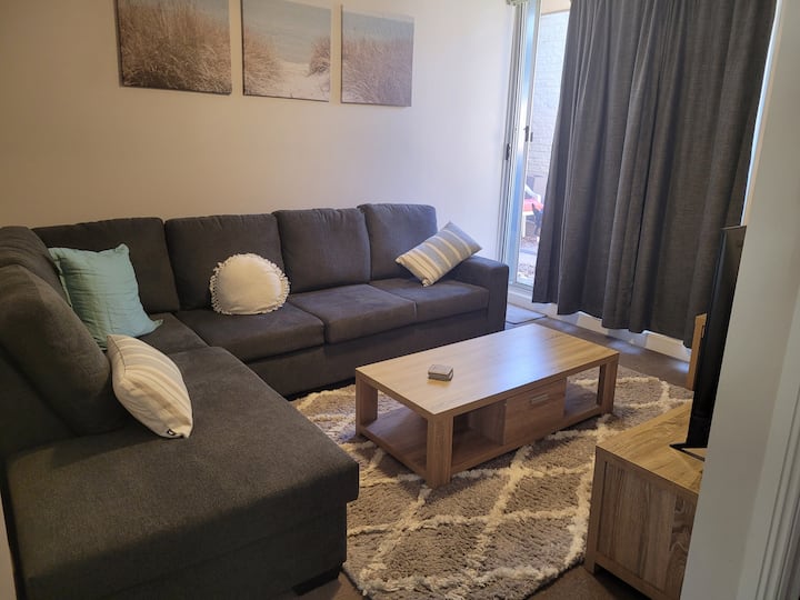 Elm Tree On Searle - Horsham