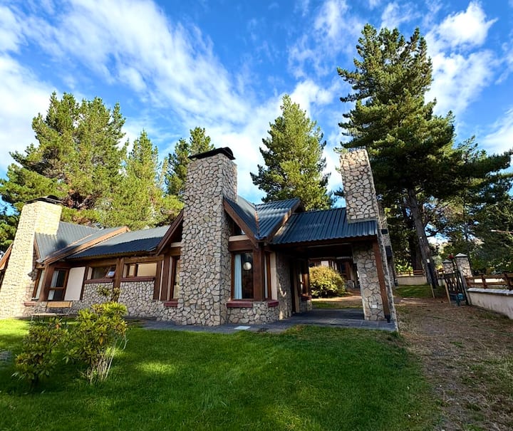 Cabaña En Planta Baja +Hidromasaje+pileta+parking - Esquel