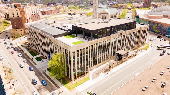 Roami At Centruy Plaza | 4br Combo Unit | Sleeps 8 - Saint Paul, MN