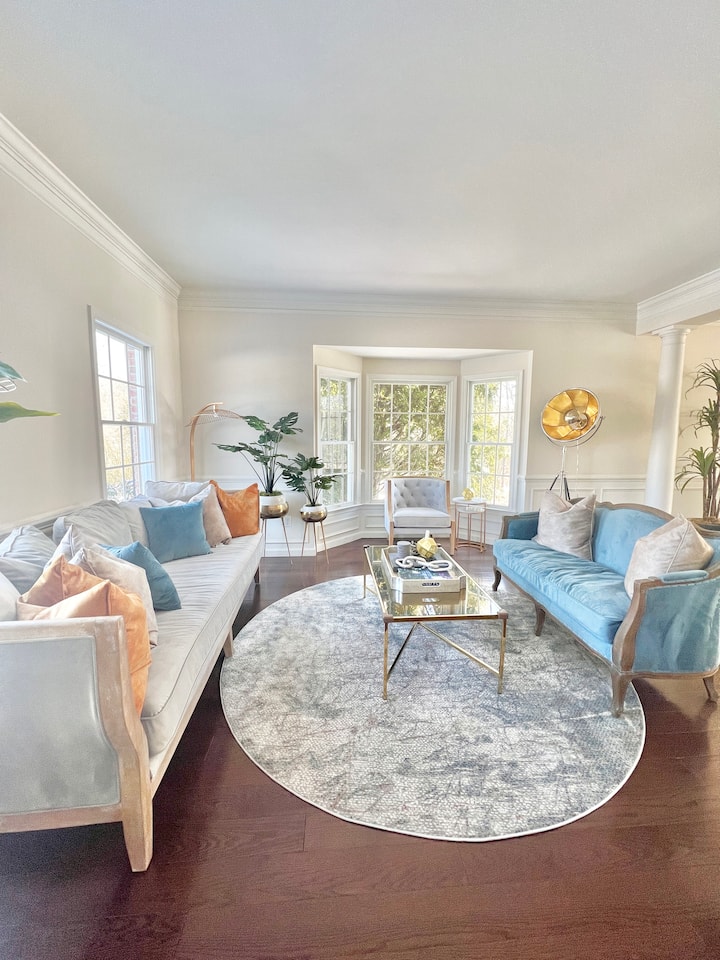 Resort Living With Pool And Jacuzzi - Marlborough, MA