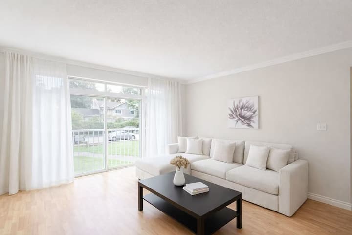 2 Level 6 Rooms House - Vancouver