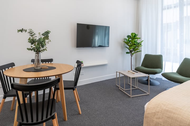 Modern Studio | Christchurch Cbd | Self Check-in - Christchurch